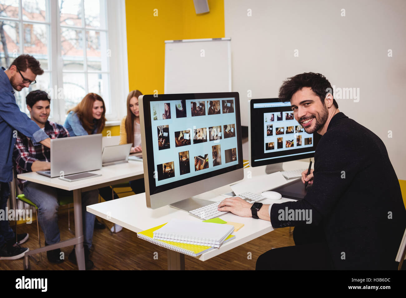 Editor computer hi-res stock photography and images - Alamy