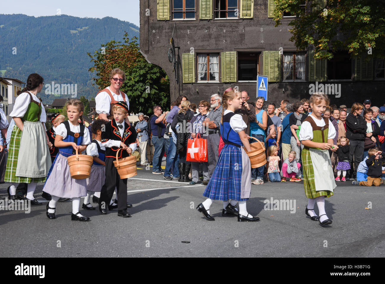 Kerns, Switzerland - 1 Oktober 2016: children marching on traditional ...