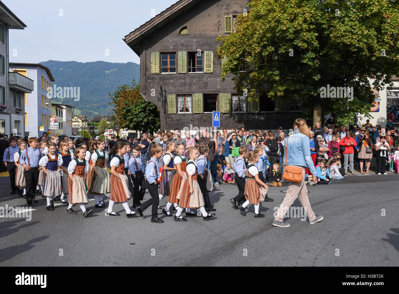 Kerns, Switzerland - 1 Oktober 2016: children marching on traditional ...