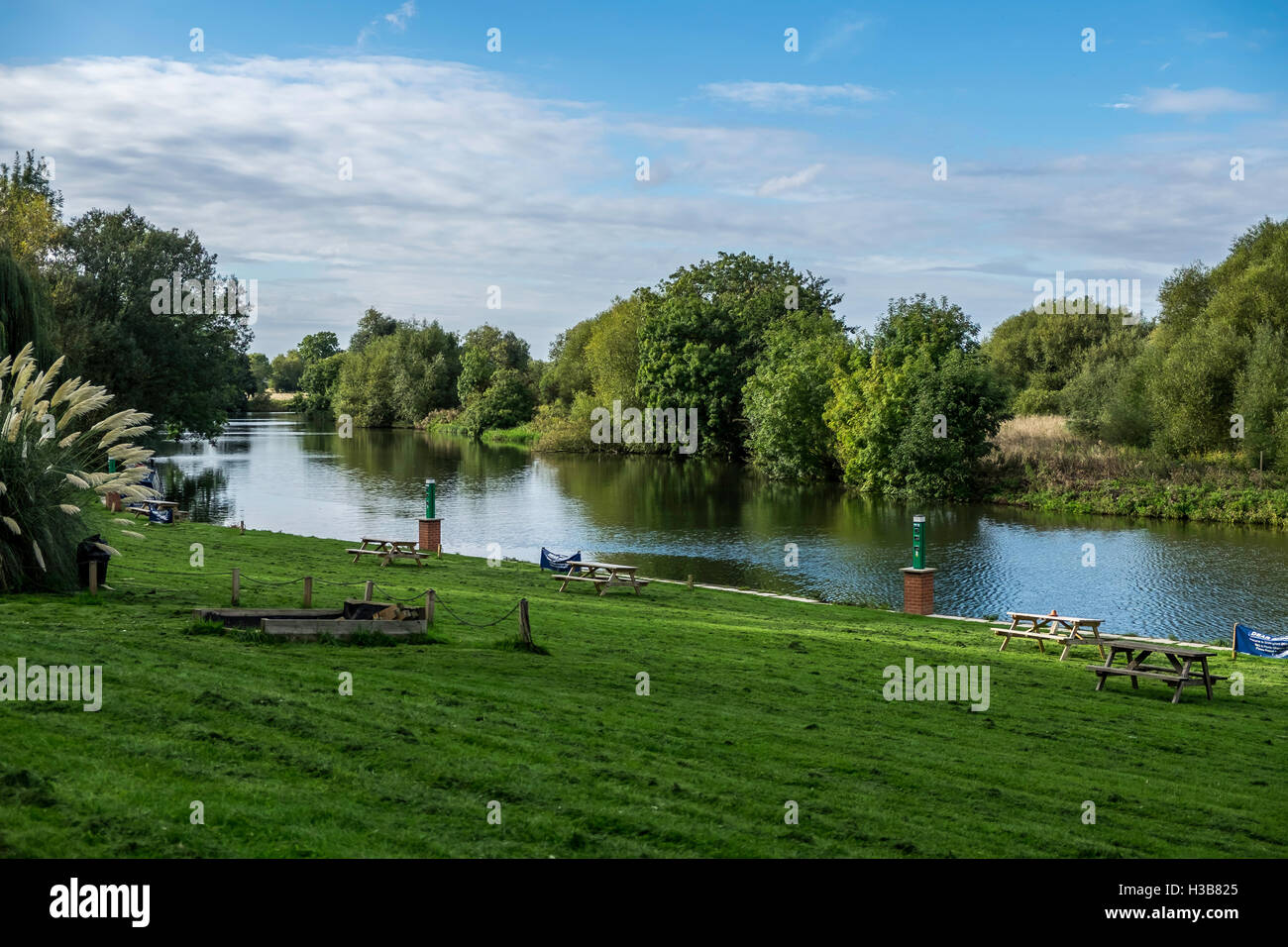Shillingford bridge, oxfordshire hi-res stock photography and images ...