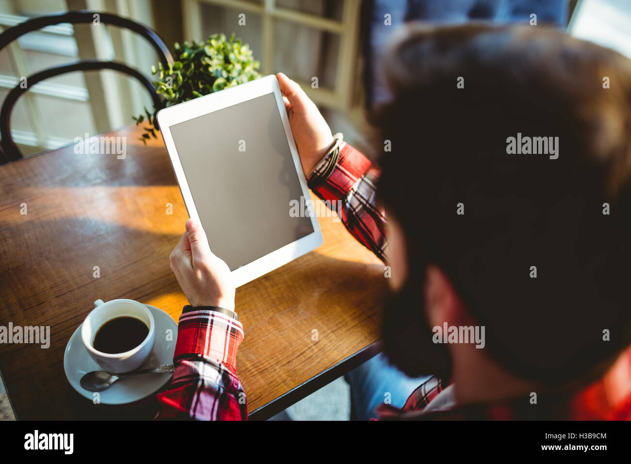 Digital tablet cafe hi-res stock photography and images - Alamy