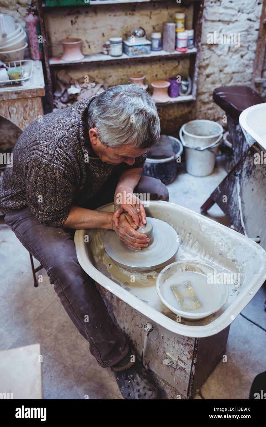 Man making a pot hi-res stock photography and images - Alamy