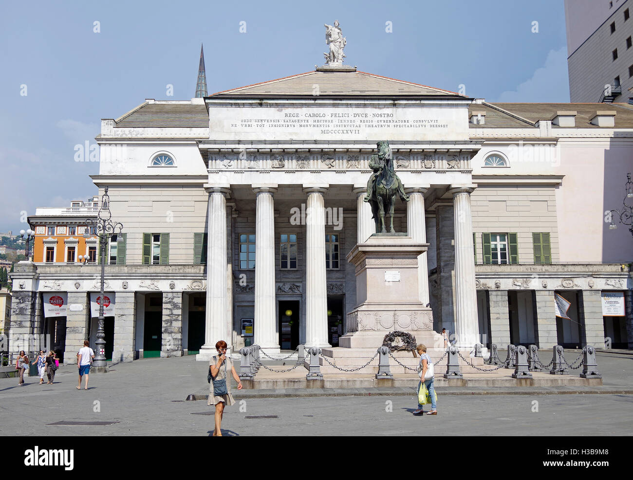 Teatro Carlo Felice Stock Photos & Teatro Carlo Felice Stock Images - Alamy