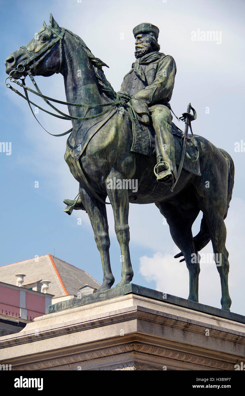 Statue giuseppe garibaldi hi-res stock photography and images - Alamy