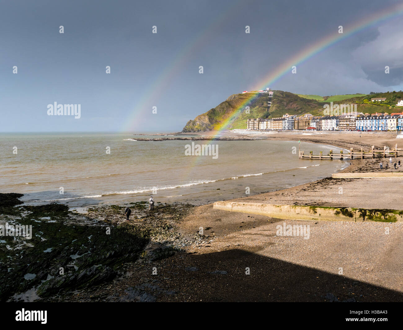 Photos of rainbows hi-res stock photography and images - Alamy