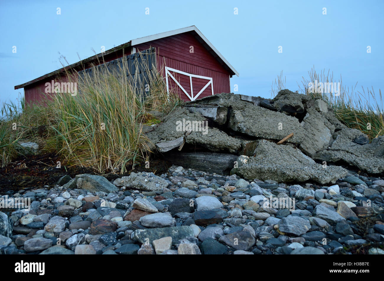 Old fashioned boathouse hi-res stock photography and images - Alamy
