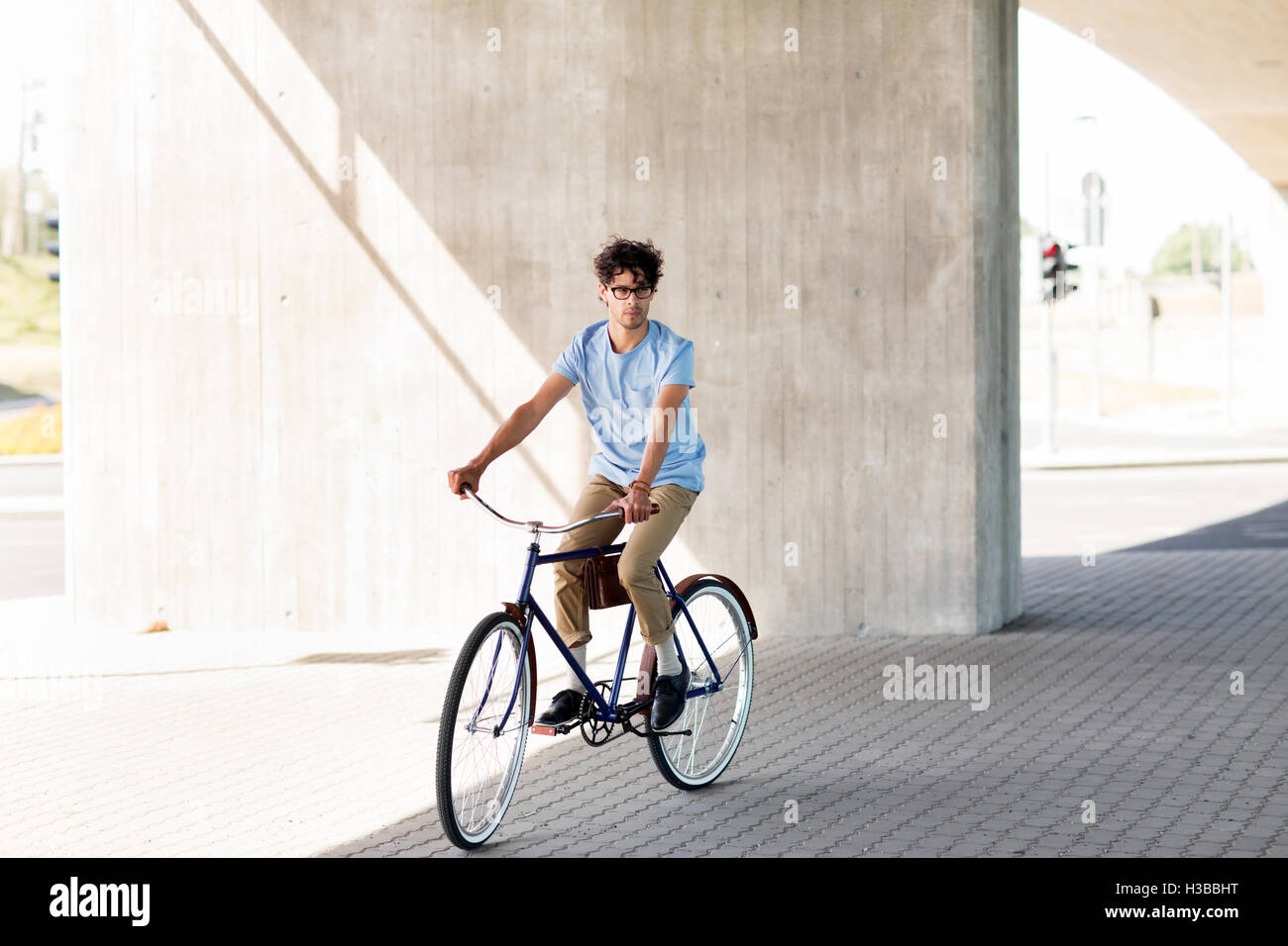 young hipster man riding fixed gear bike Stock Photo - Alamy