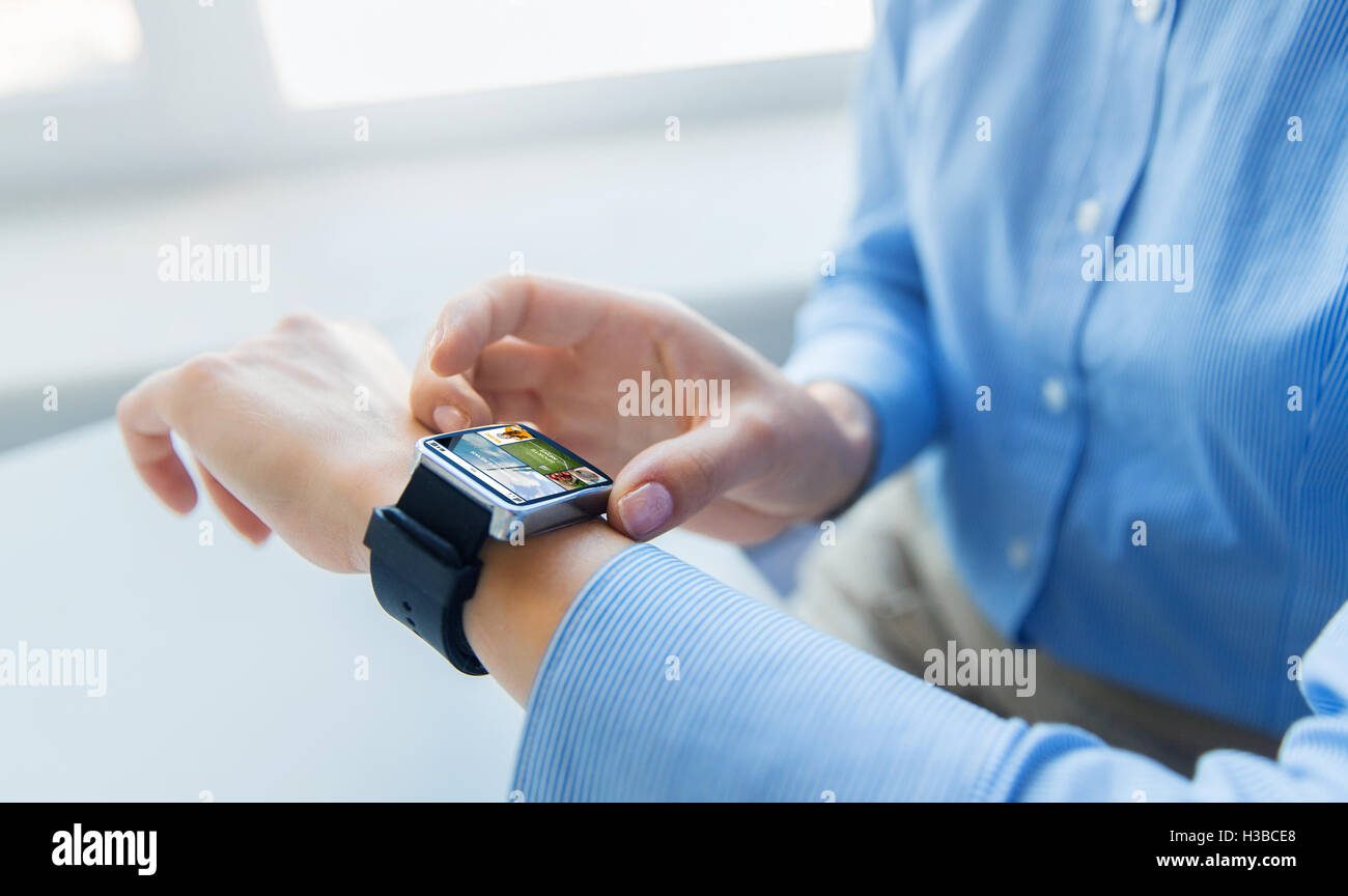 close up of hands with web page on smart watch Stock Photo - Alamy