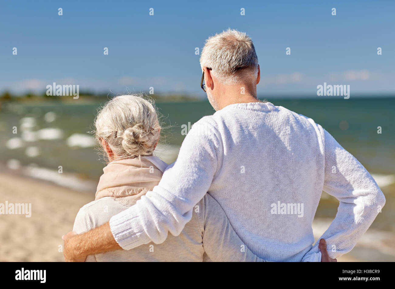 Old couple rear view happy hi-res stock photography and images - Alamy