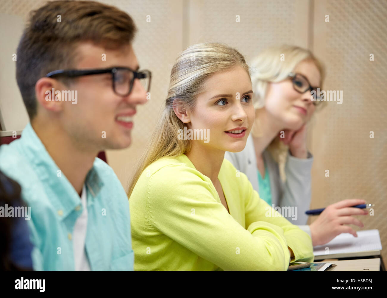 Group lecture hi-res stock photography and images - Alamy
