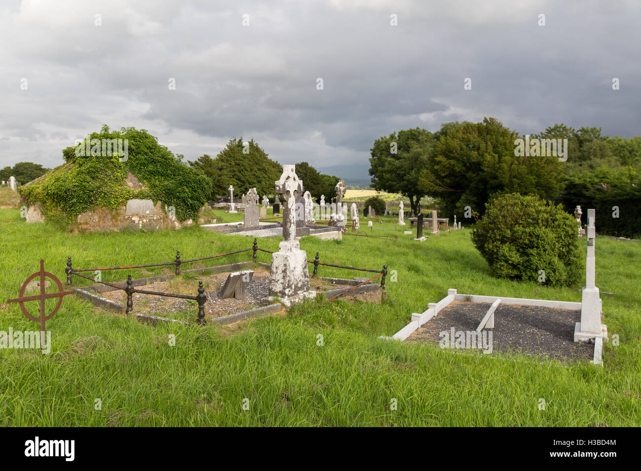 old celtic cemetery graveyard in ireland Stock Photo - Alamy