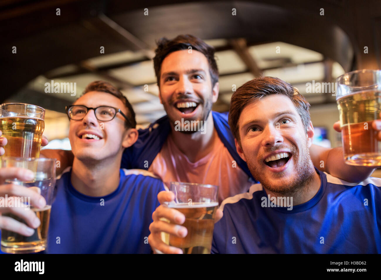 Football fan shouting hi-res stock photography and images - Alamy