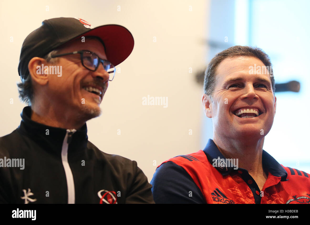 Les kiss rugby hi-res stock photography and images - Alamy
