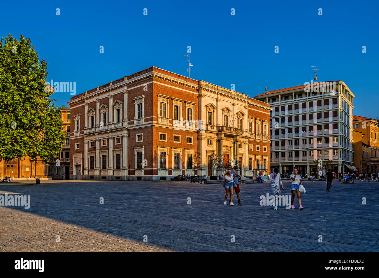 Piazza martiri reggio hi-res stock photography and images - Alamy