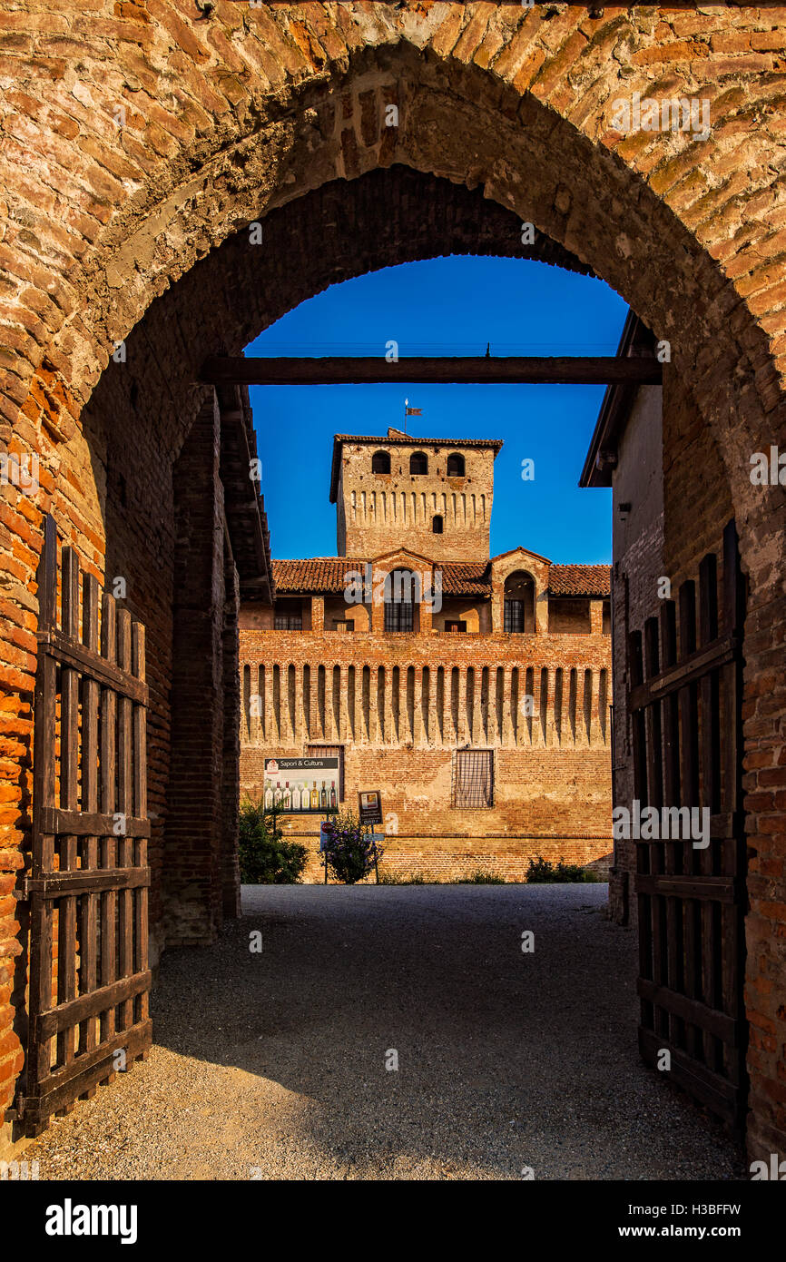 Emilia Romagna Roccabianca the castle Stock Photo - Alamy