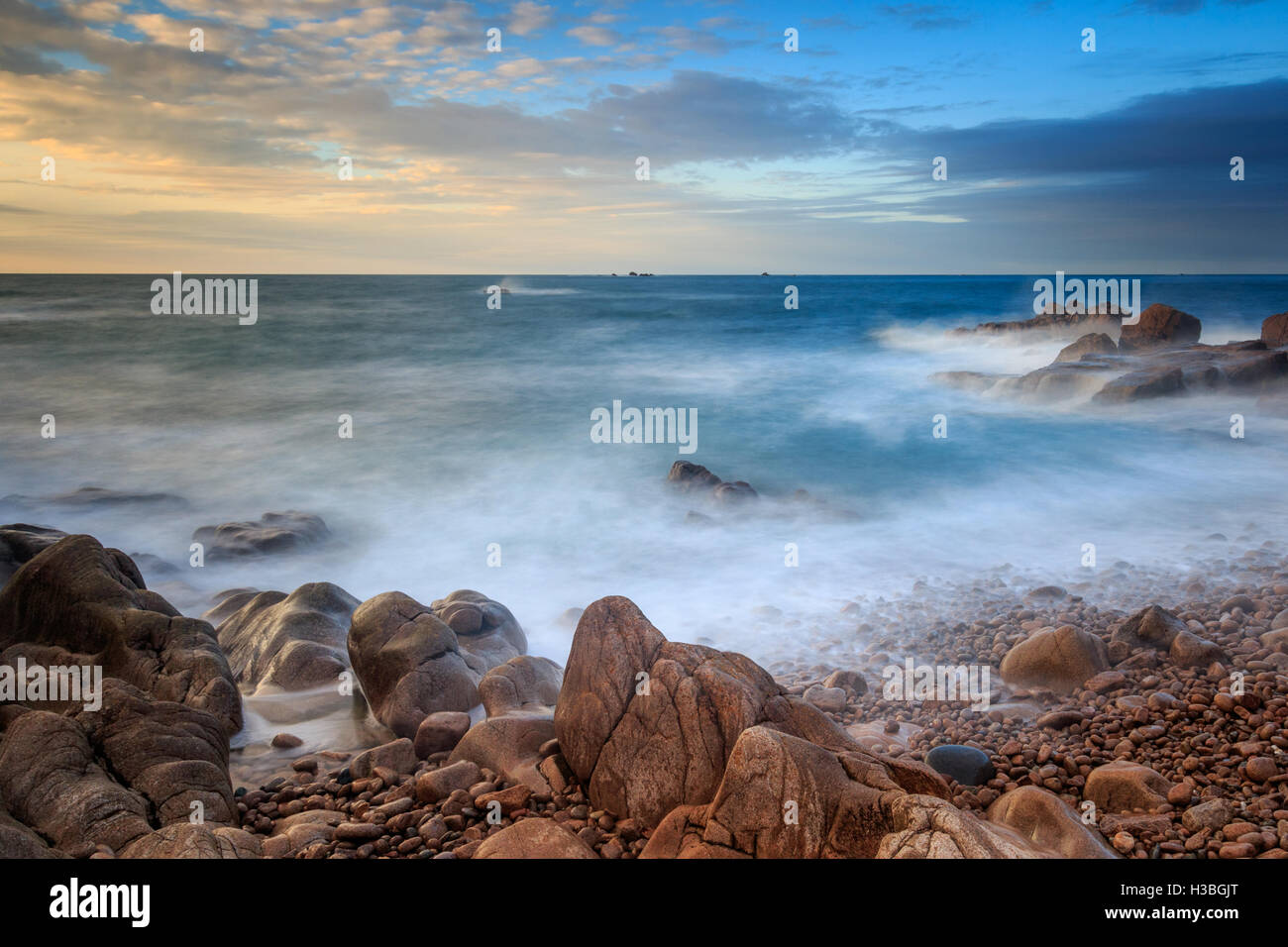 Sunset at cobo bay in guernsey hi-res stock photography and images - Alamy