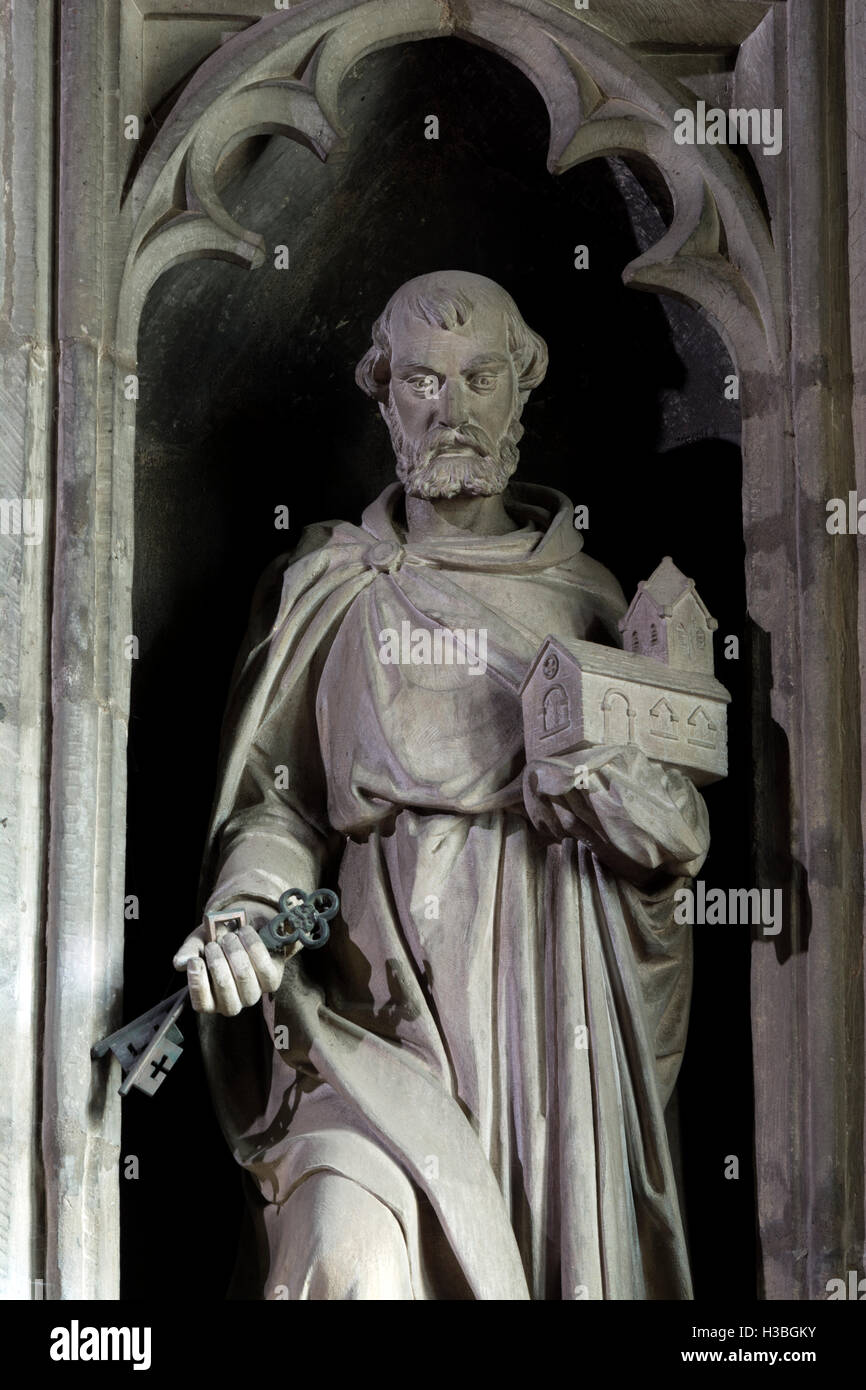 Statue saint peter holding keys hi-res stock photography and images - Alamy
