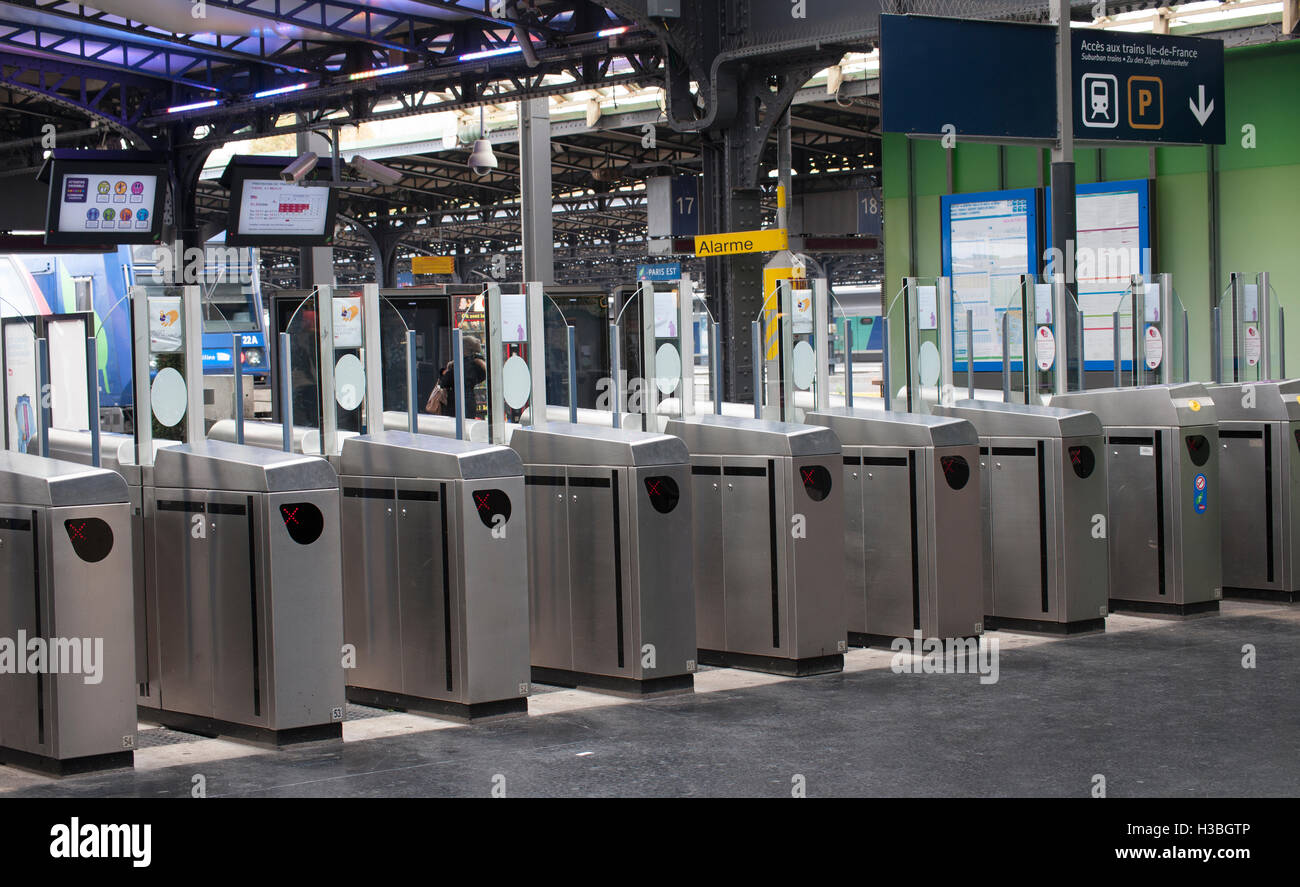 Automated ticket barriers at Gare de l'Est, railway station, Paris, ile ...