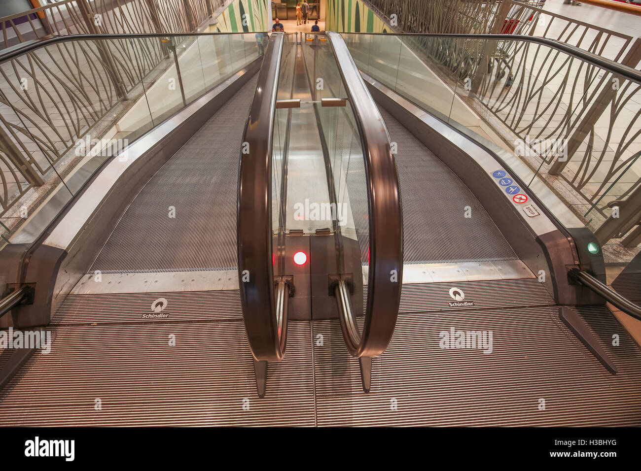 Escalator ramp hi-res stock photography and images - Alamy