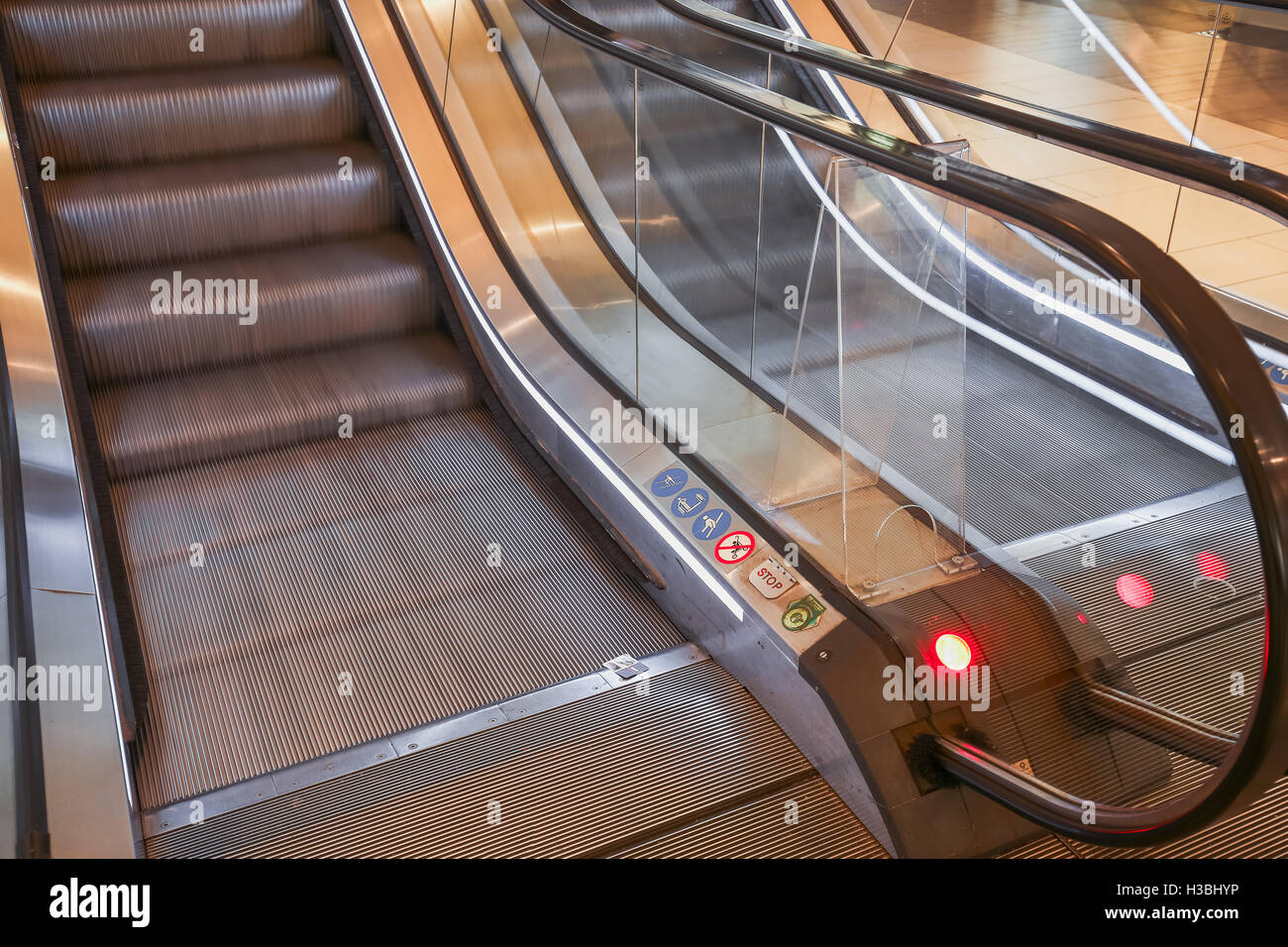Escalator ramp hi-res stock photography and images - Alamy