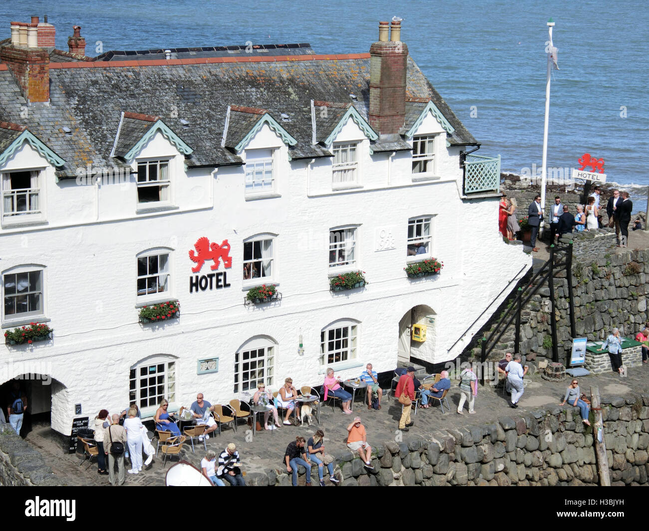 Red lion hotel clovelly hi-res stock photography and images - Alamy