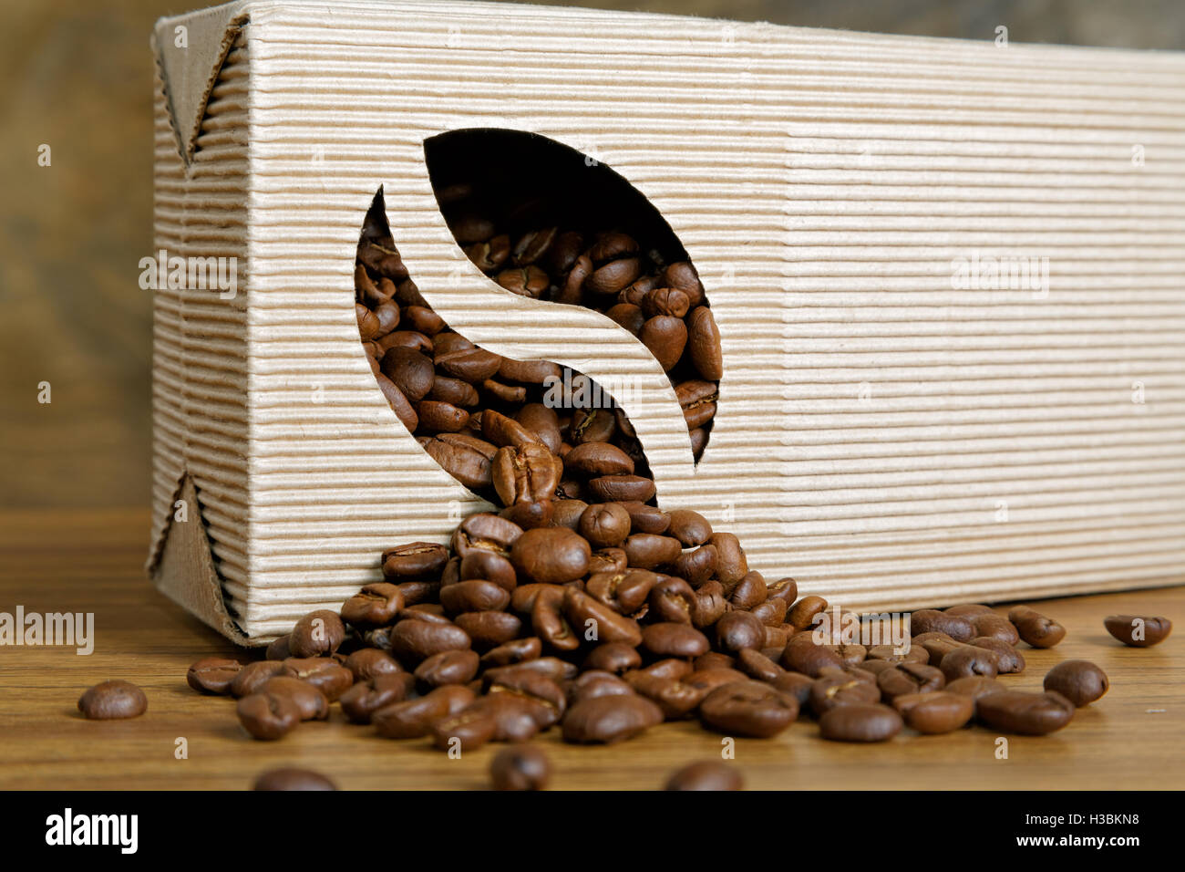 Pile of dried coffee beans hi-res stock photography and images - Alamy