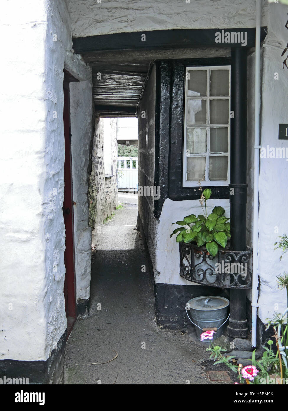 Squeeze belly alley port issac hi-res stock photography and images - Alamy