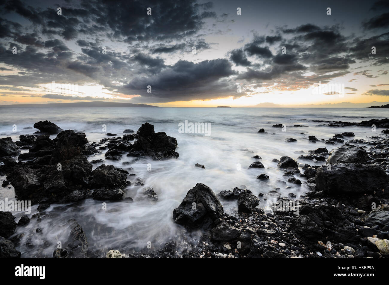 Sunset at beach in wailea maui hi-res stock photography and images - Alamy