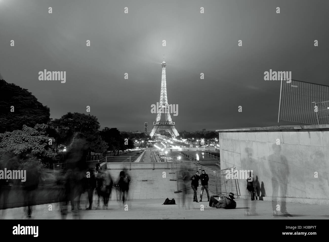 Paris streets night hi-res stock photography and images - Alamy
