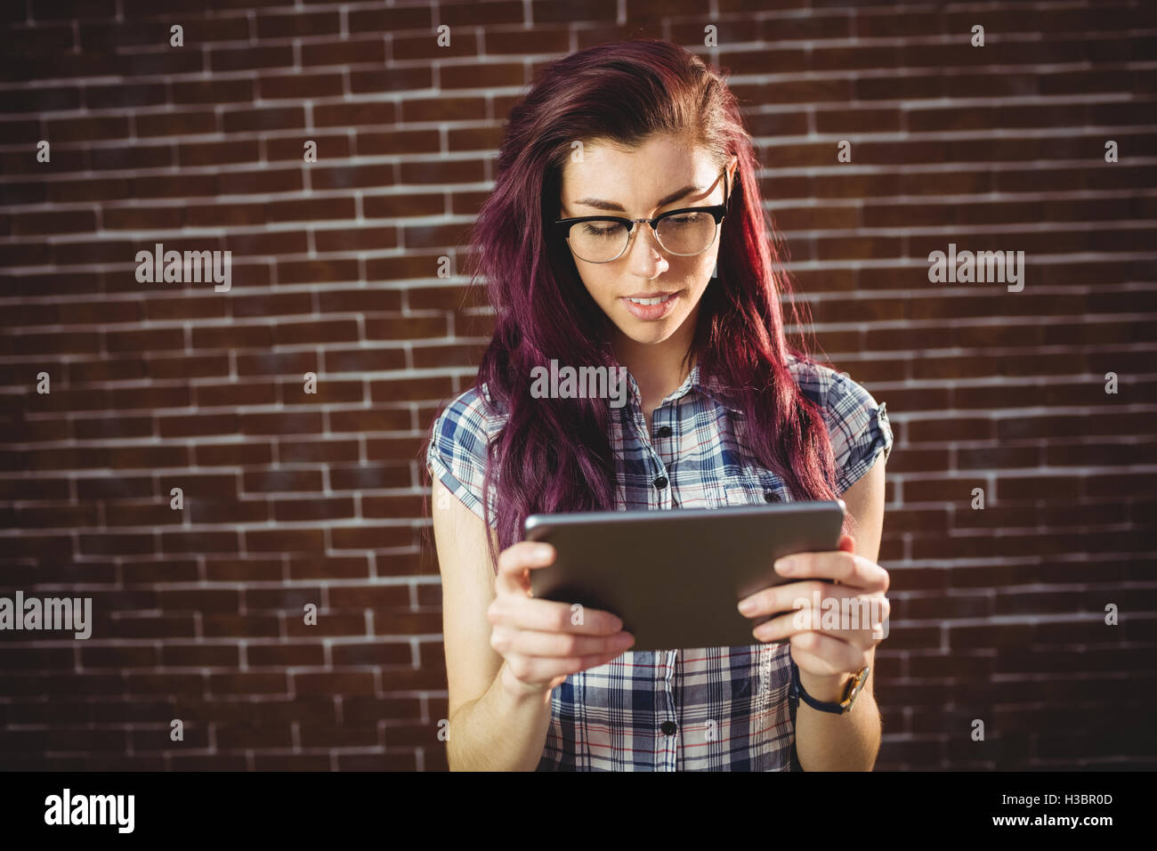 Beautiful woman using tablet computer hi-res stock photography and ...