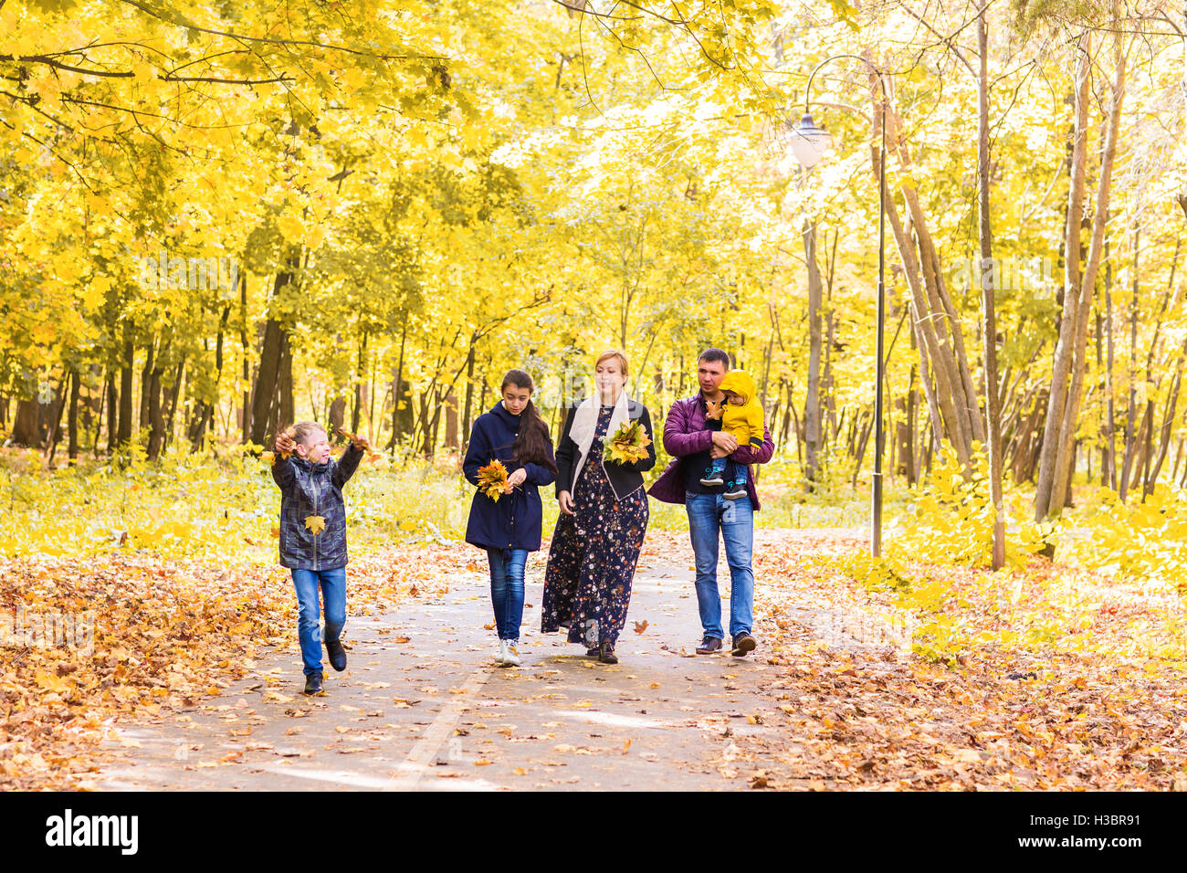 Family On Walk In Countryside Stock Photo - Alamy
