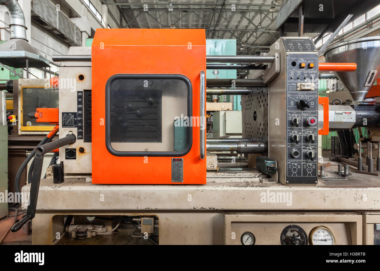 Injection molding machine hi-res stock photography and images - Alamy