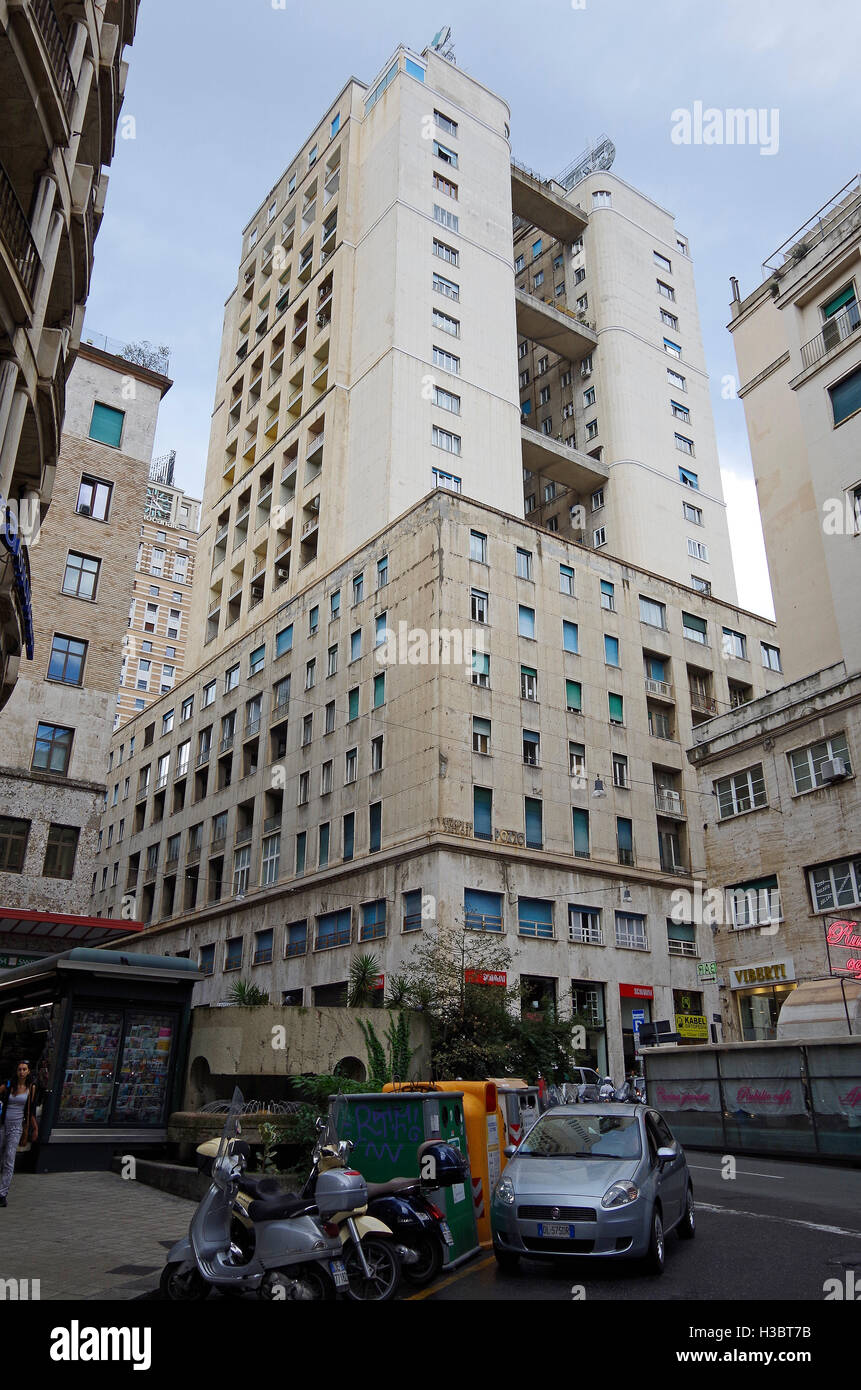 U shaped office building hi-res stock photography and images - Alamy