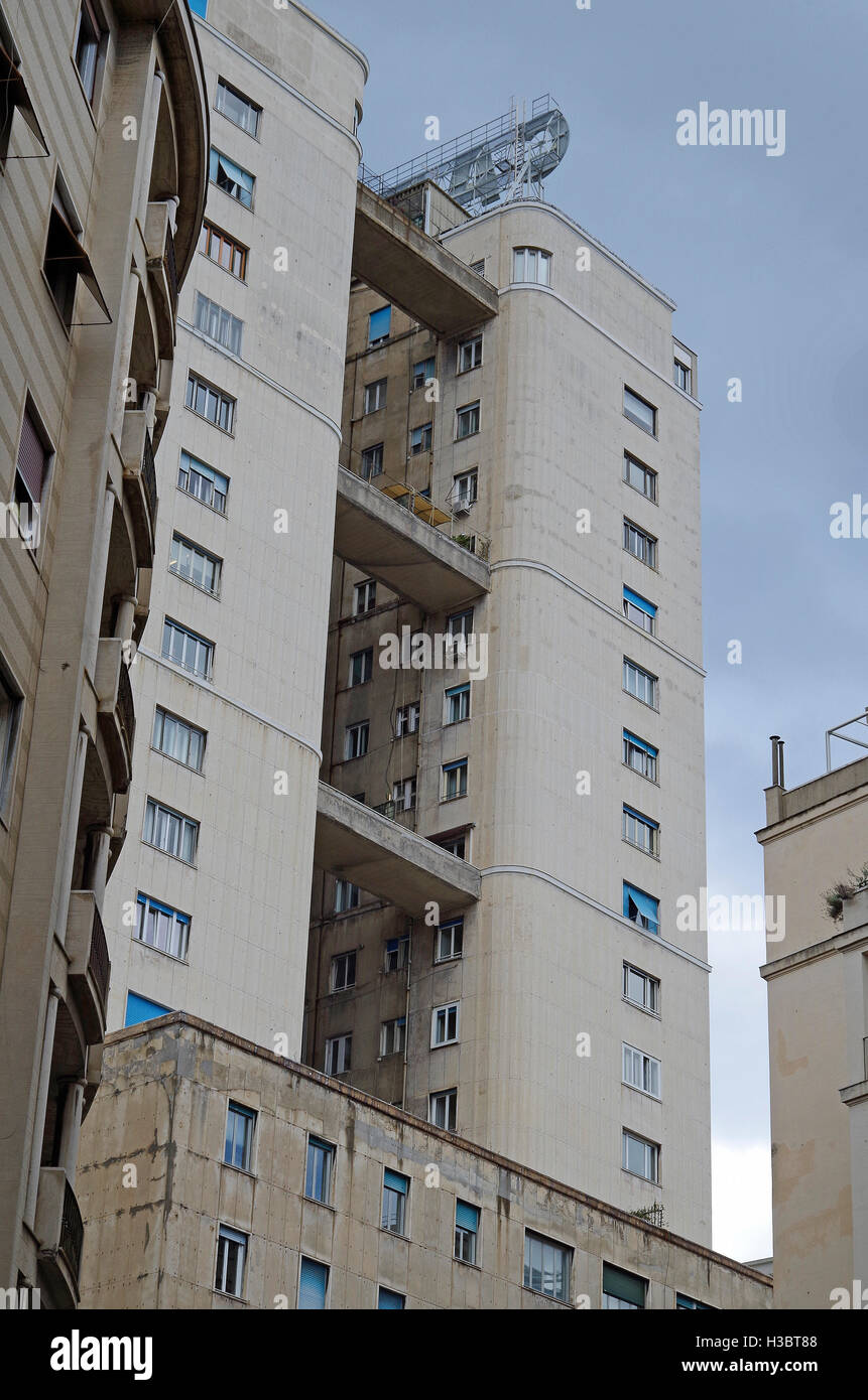 U shaped office building hi-res stock photography and images - Alamy