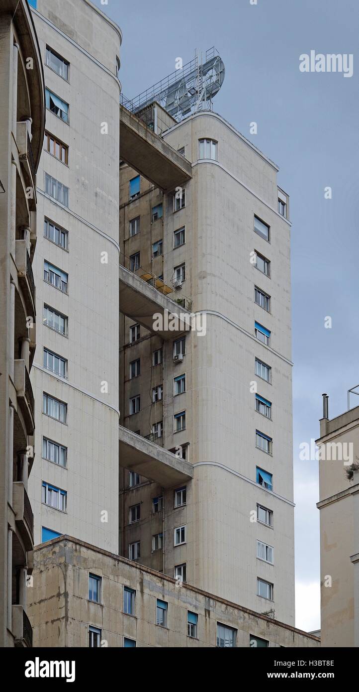 U shaped office building hi-res stock photography and images - Alamy