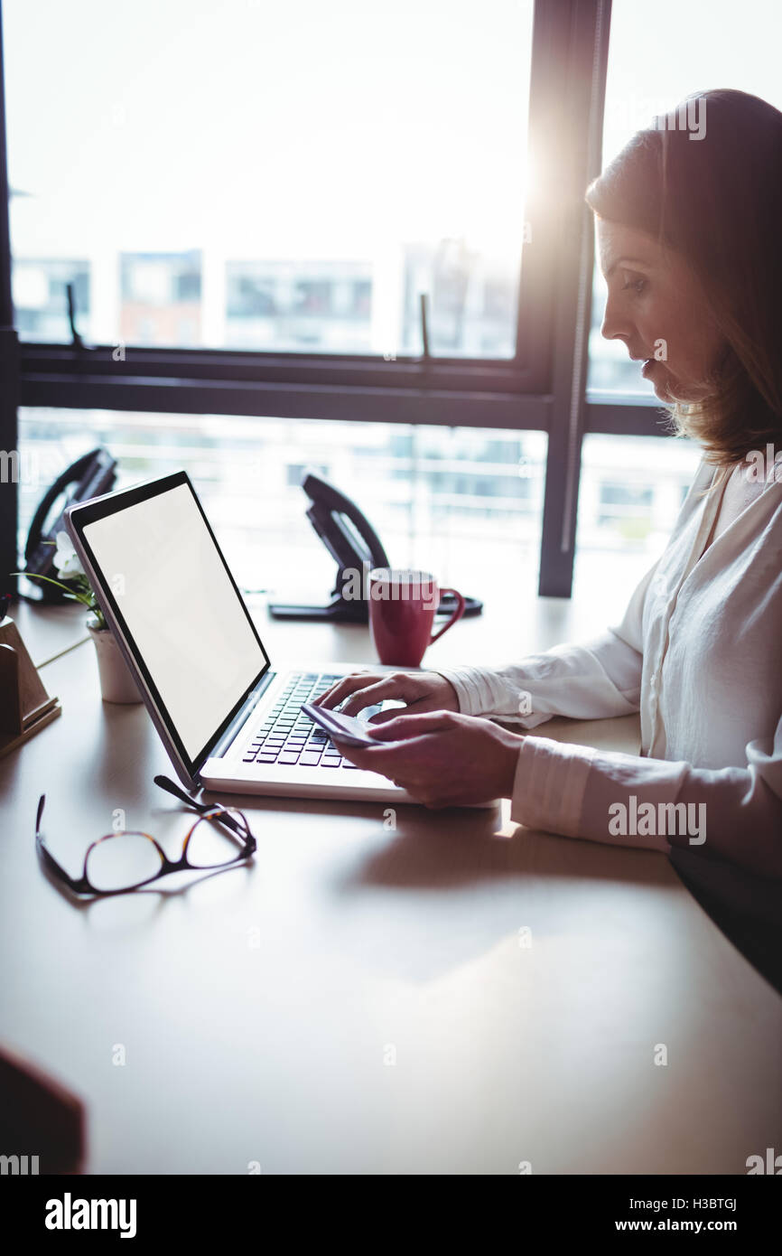 Business woman laptop phone hi-res stock photography and images - Alamy