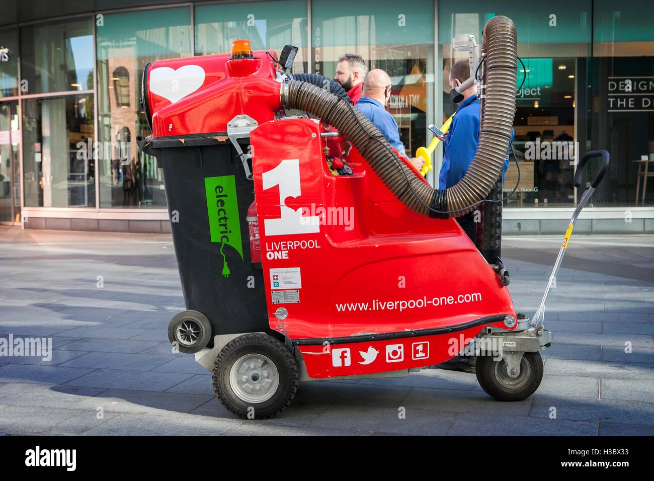 Cleaning service truck van hi-res stock photography and images - Alamy