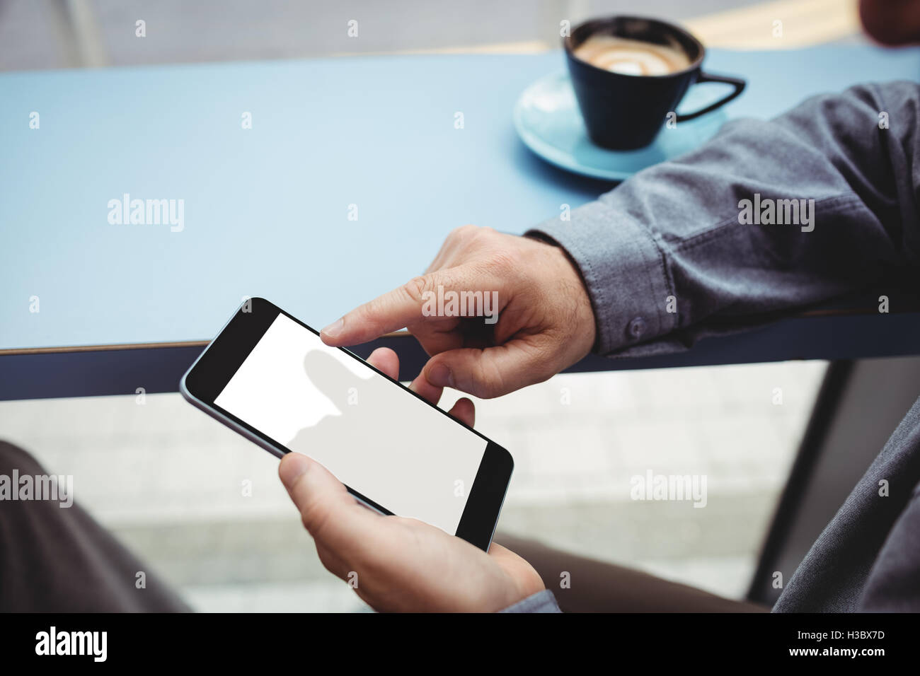 Man text messaging on mobile phone Stock Photo - Alamy
