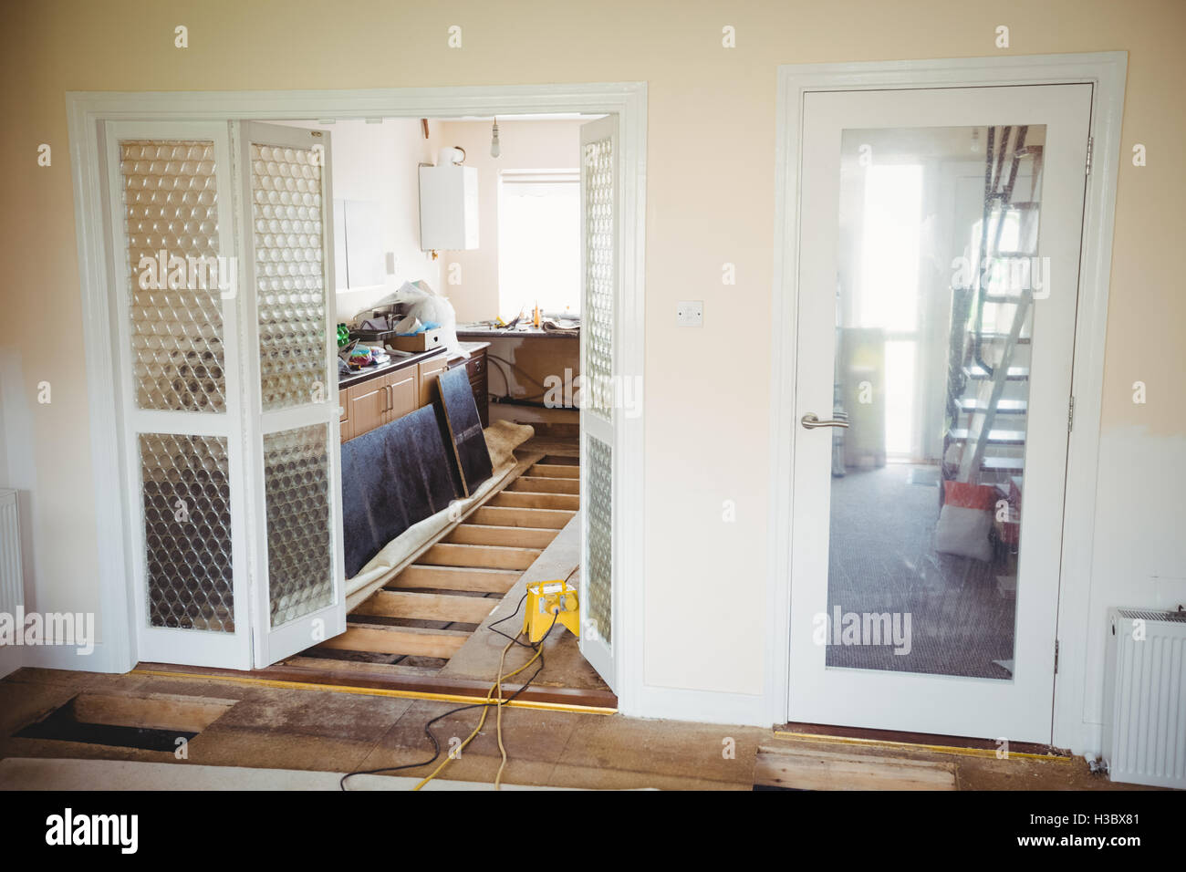 Door frame hi-res stock photography and images - Alamy