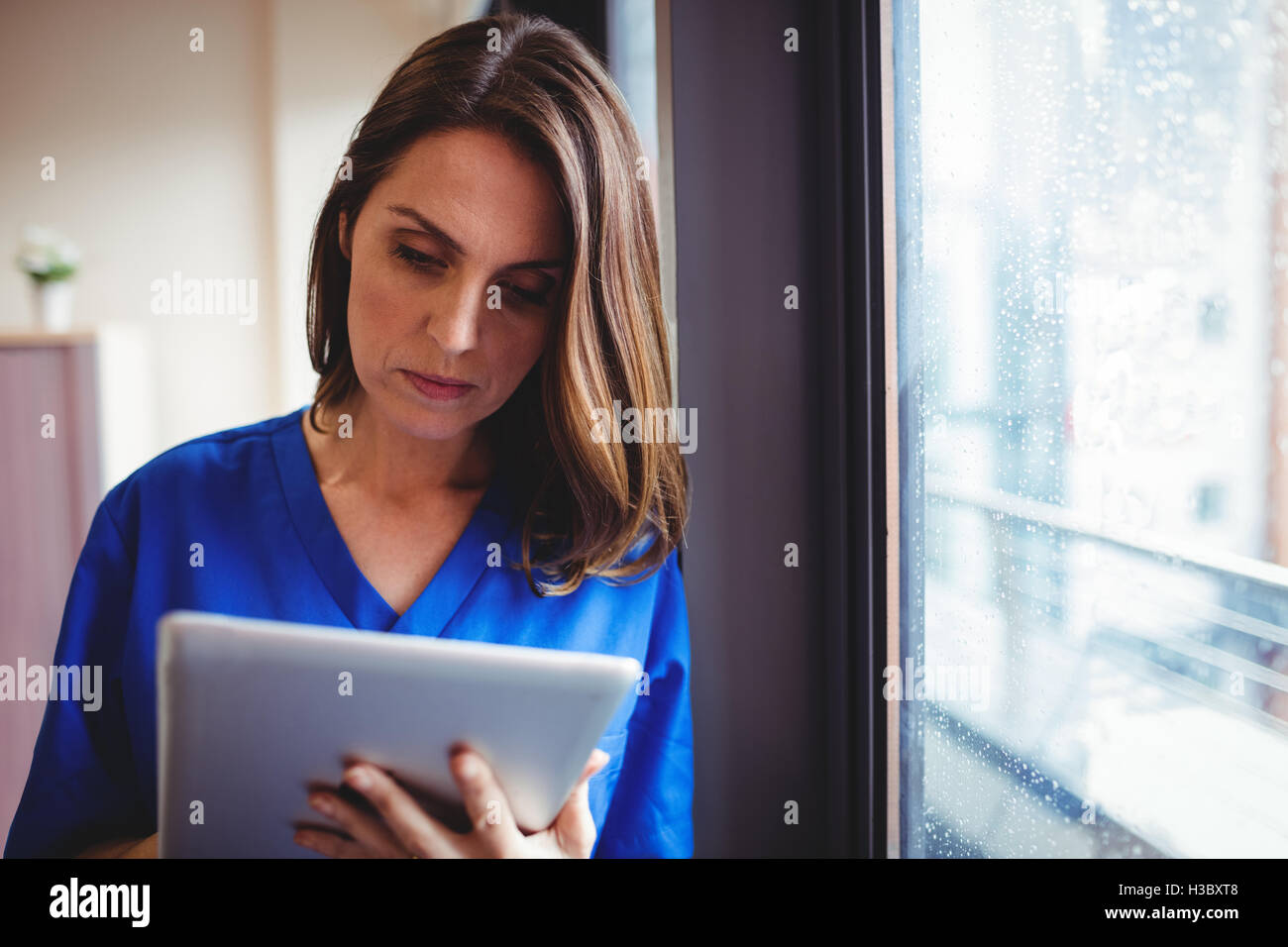 Nurse using digital tablet Stock Photo - Alamy