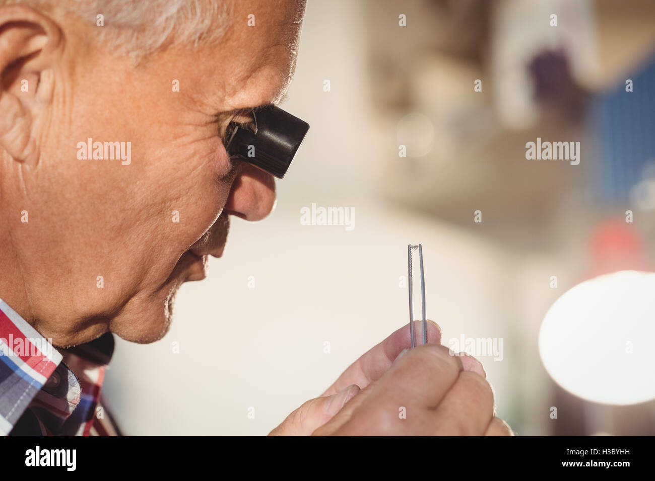 Jeweler microscope hi-res stock photography and images - Alamy