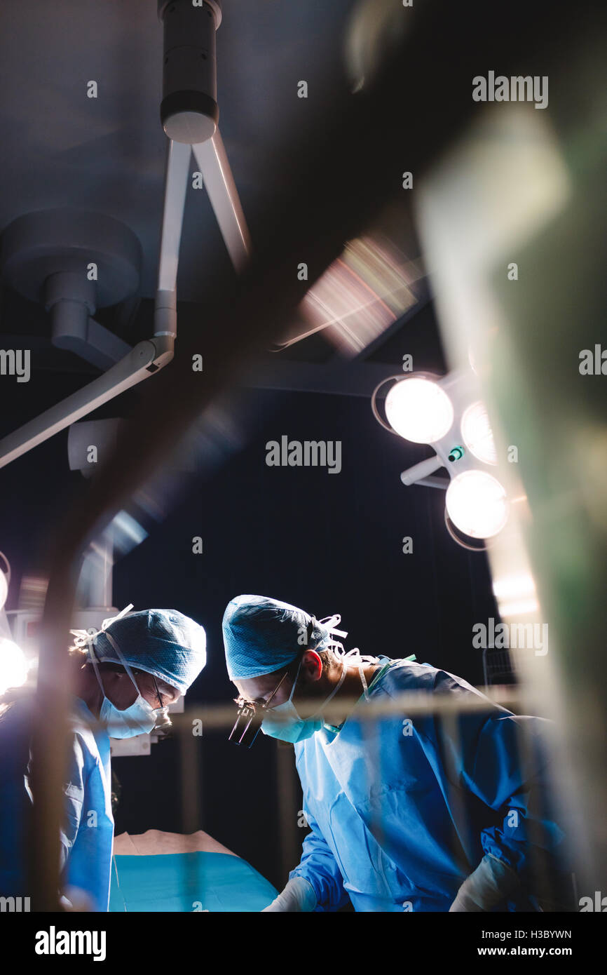 Surgeons performing operation in operation room Stock Photo - Alamy