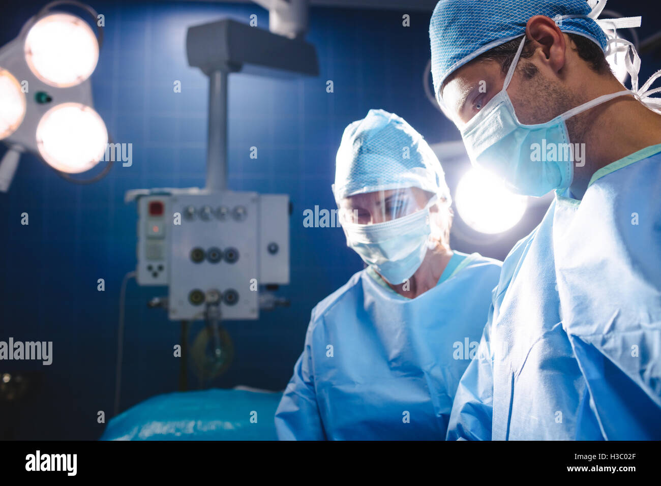 Surgeons performing operation in operation room Stock Photo - Alamy