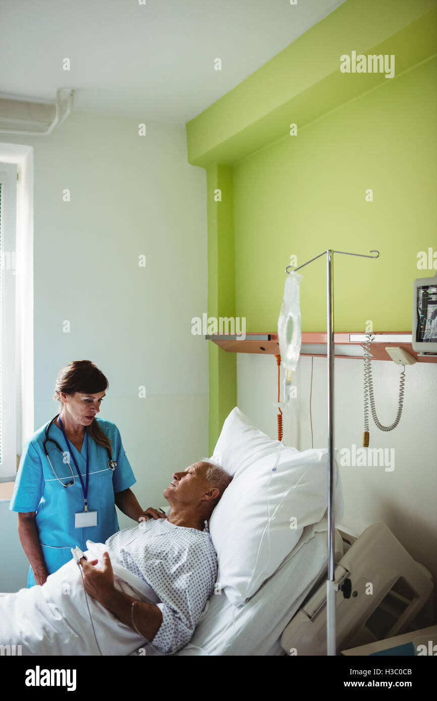 Nurse consoling senior patient hi-res stock photography and images - Alamy