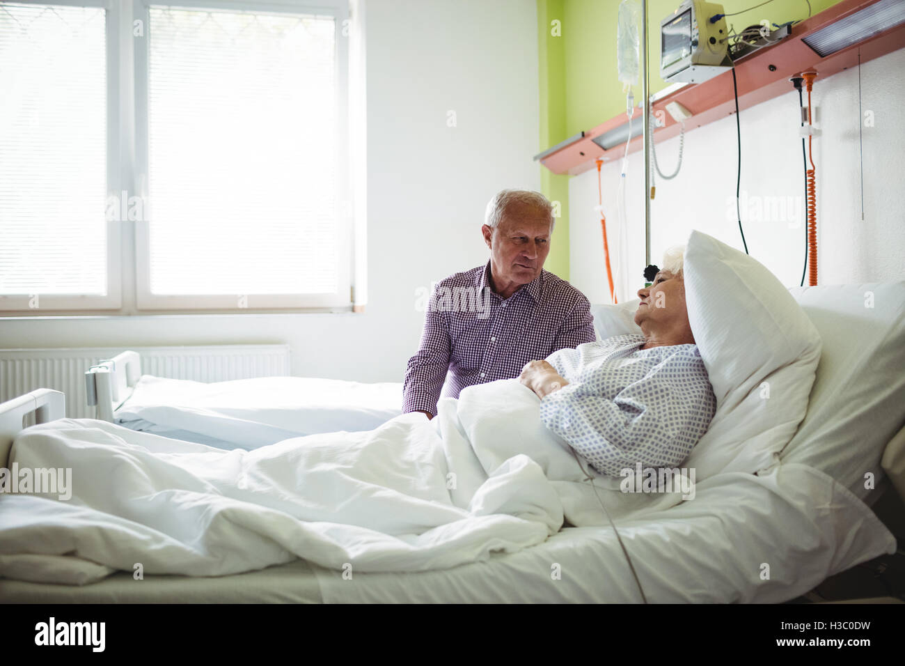 Consoling and comforting hi-res stock photography and images - Alamy