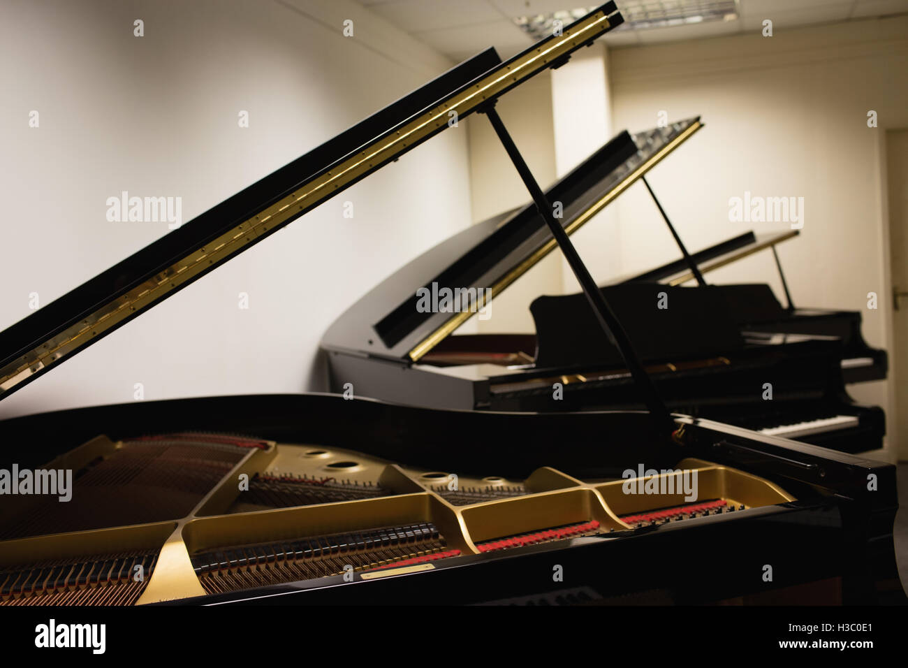 Open piano strings Stock Photo - Alamy