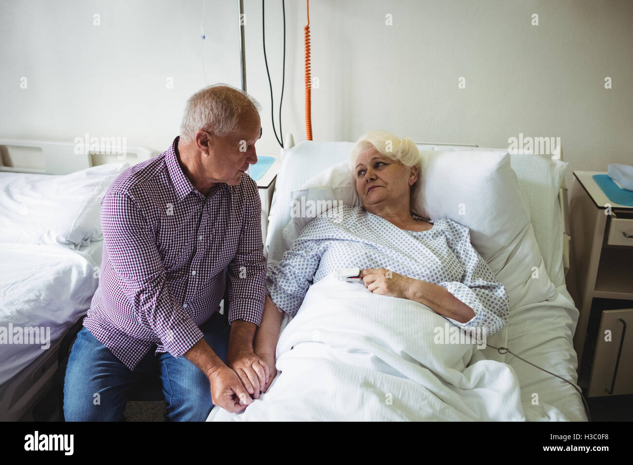 Consoling and comforting hi-res stock photography and images - Alamy