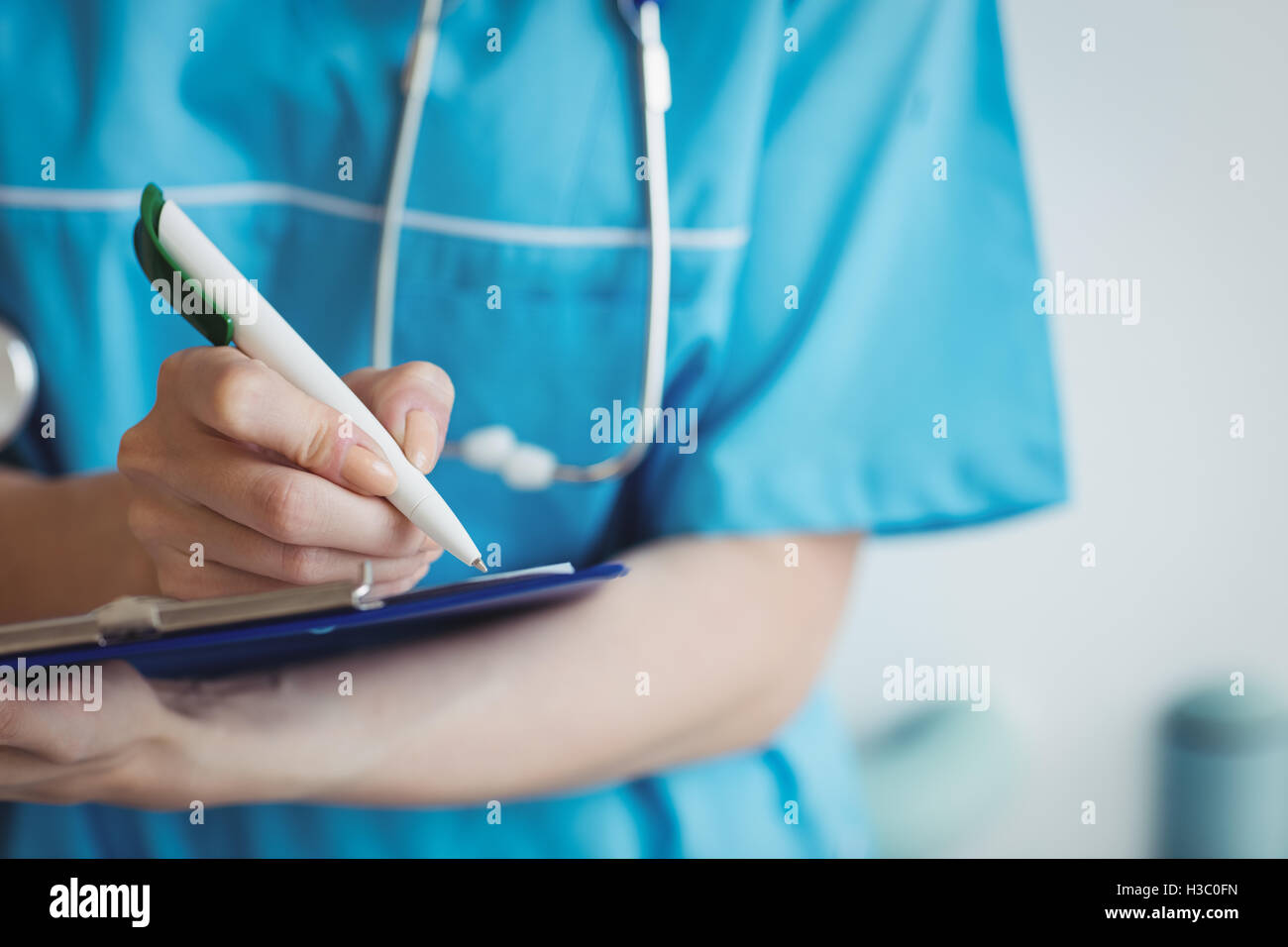 Nurse writing hi-res stock photography and images - Alamy