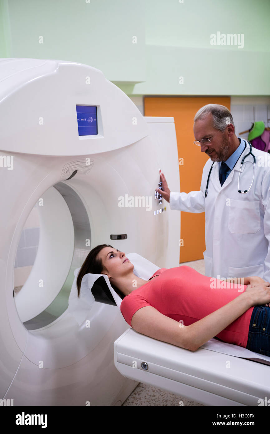 Patient entering mri scan machine Stock Photo - Alamy