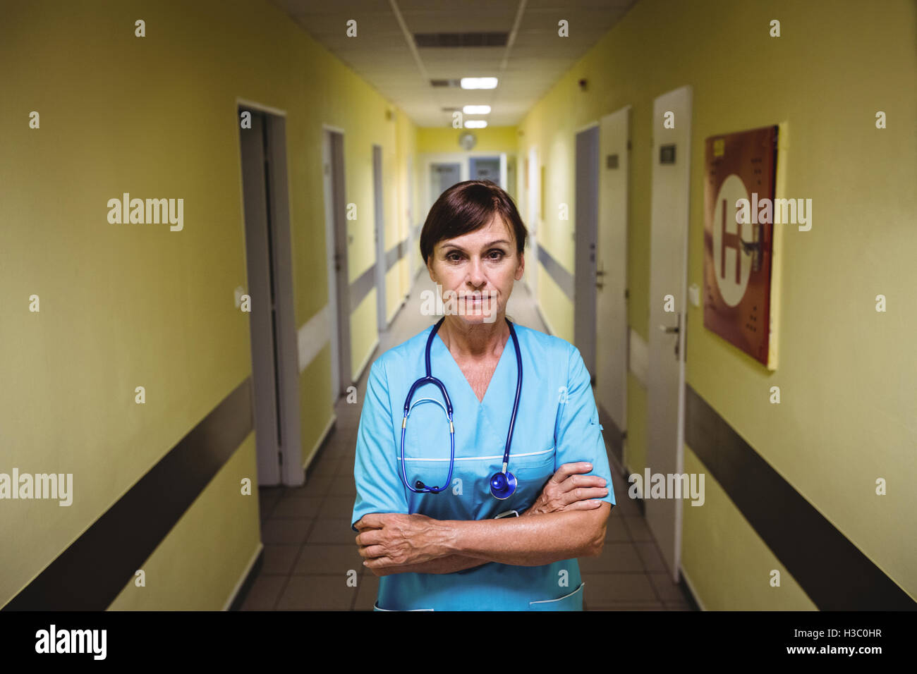 Portrait of nurse standing with arms crossed Stock Photo - Alamy